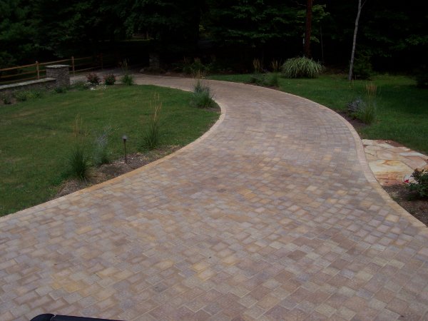 CIRCULAR PAVER DRIVEWAY | Ciminelli's Landscape Services, Inc.